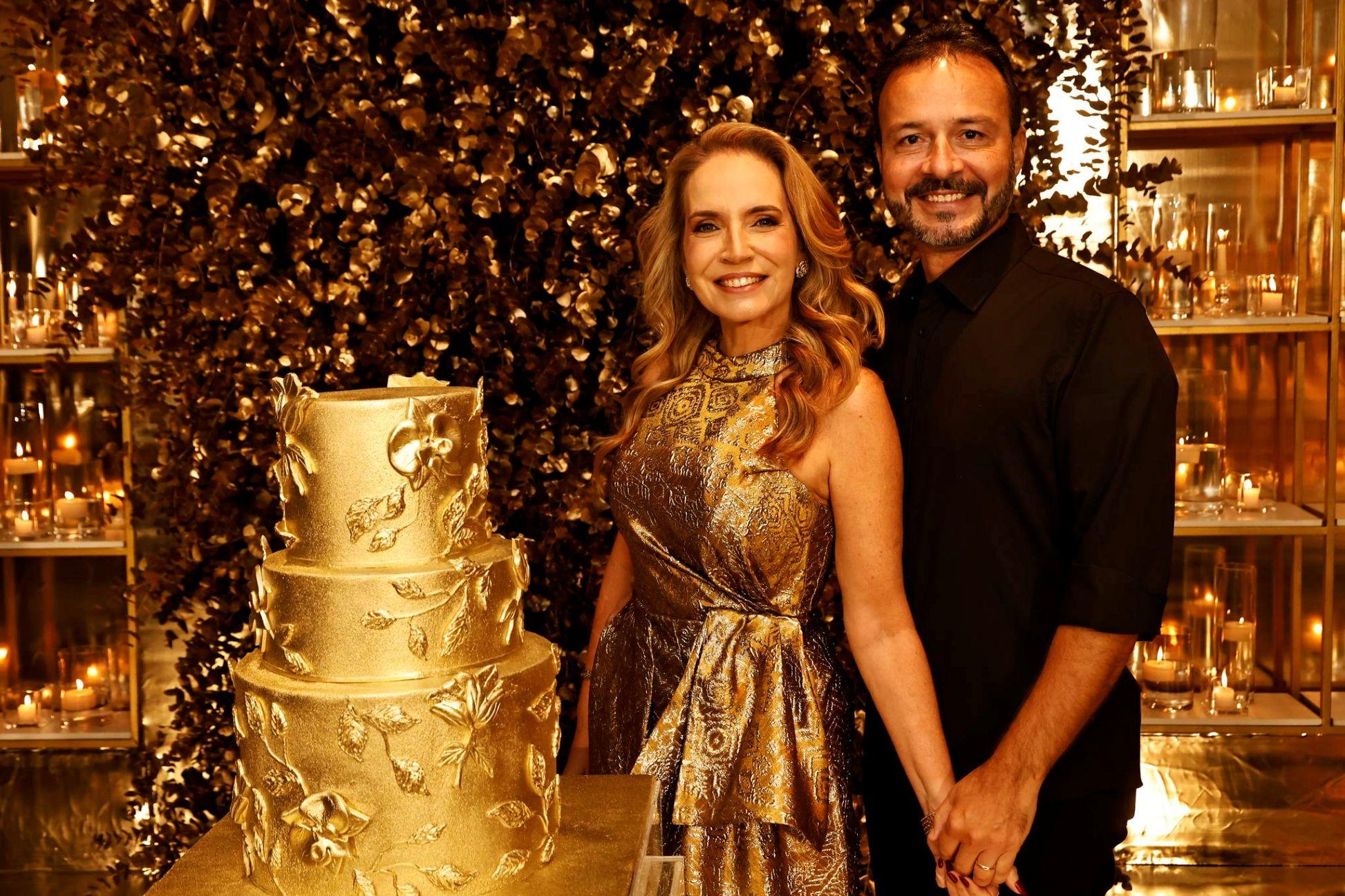 CAPTEI: Renata Duarte celebra 50 anos em noite intimista e cheia de brilho - Jeritza Gurgel ...